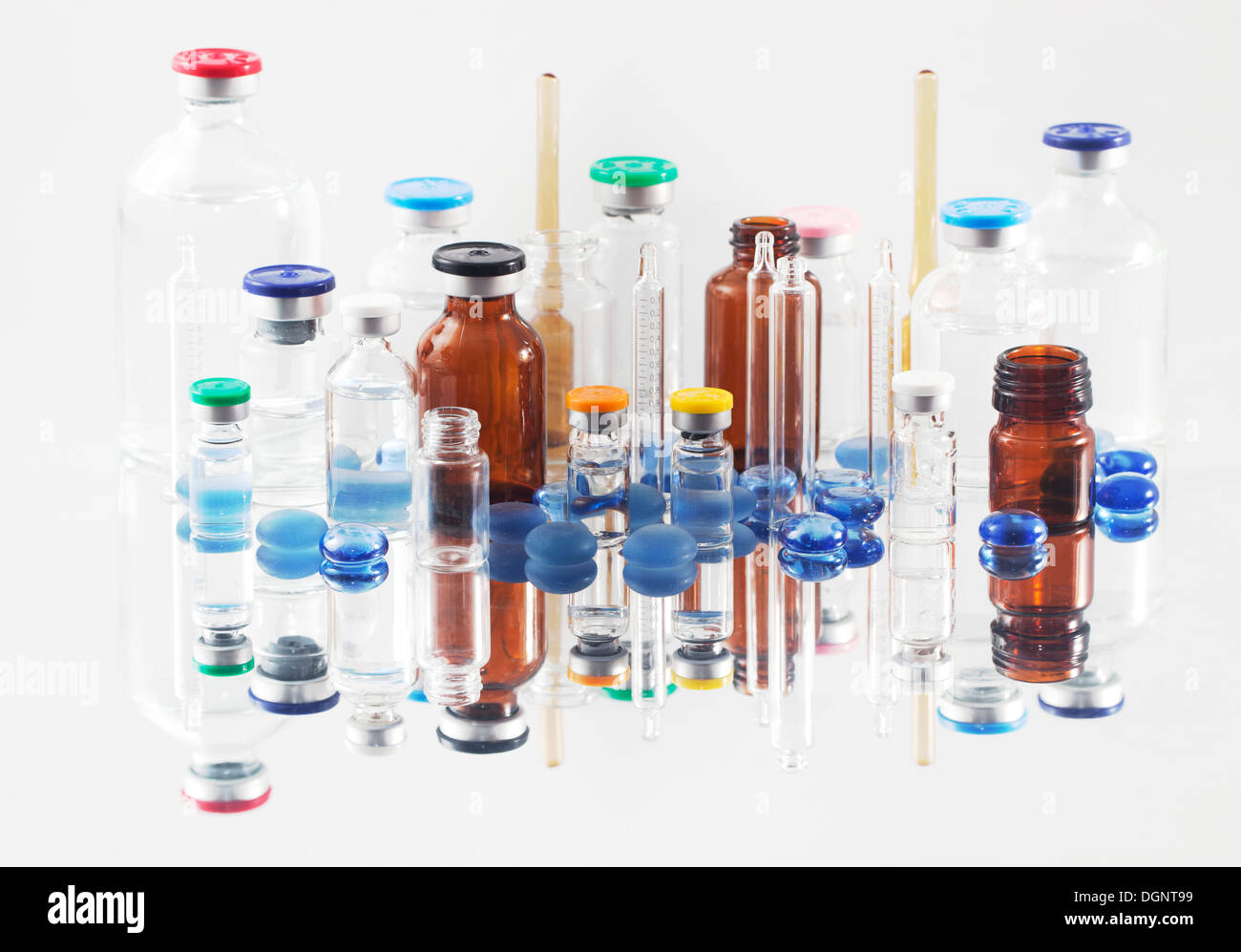 Pharmaceutical vial hi-res stock photography and images - Alamy