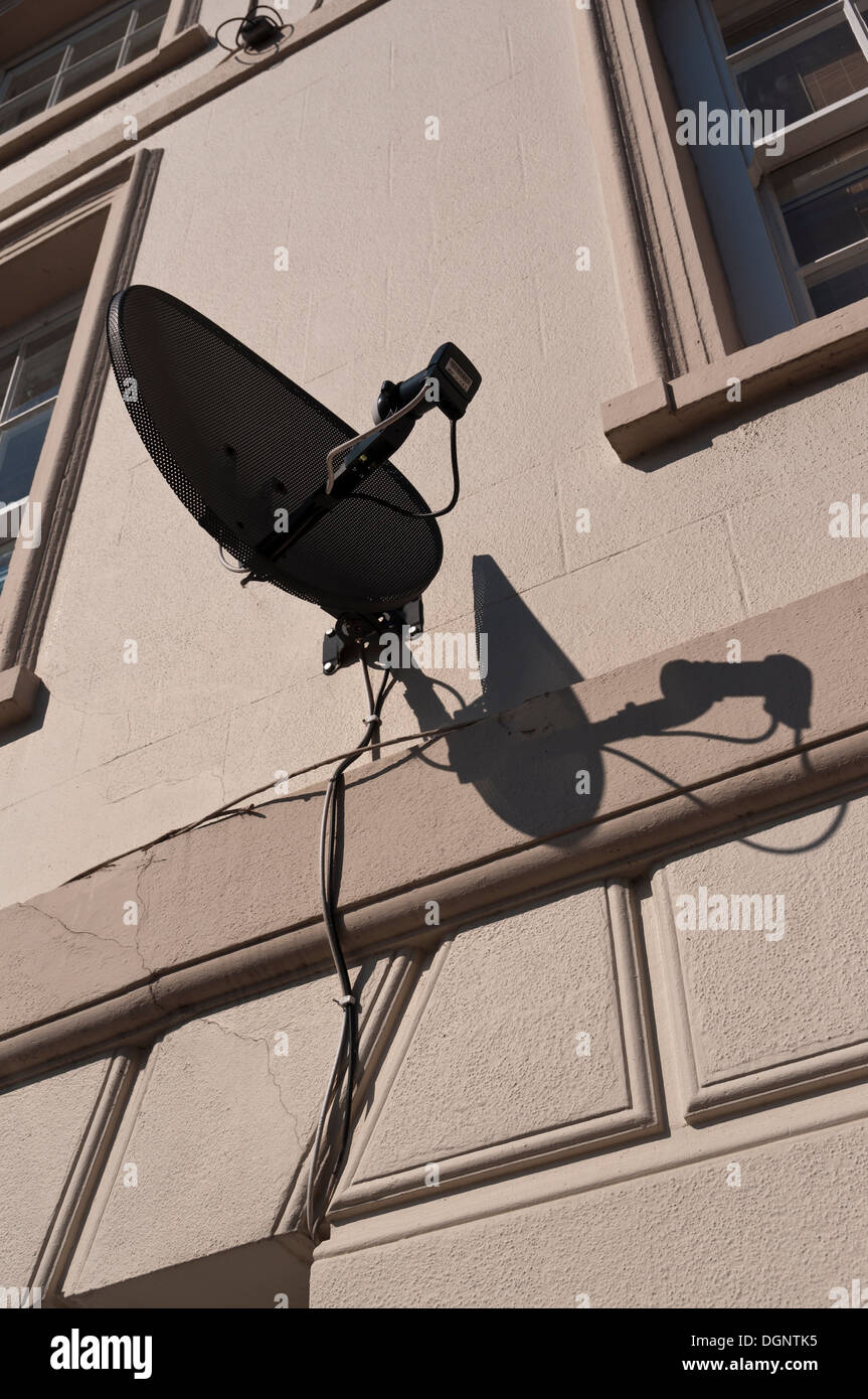 Sky dish house hi-res stock photography and images - Alamy