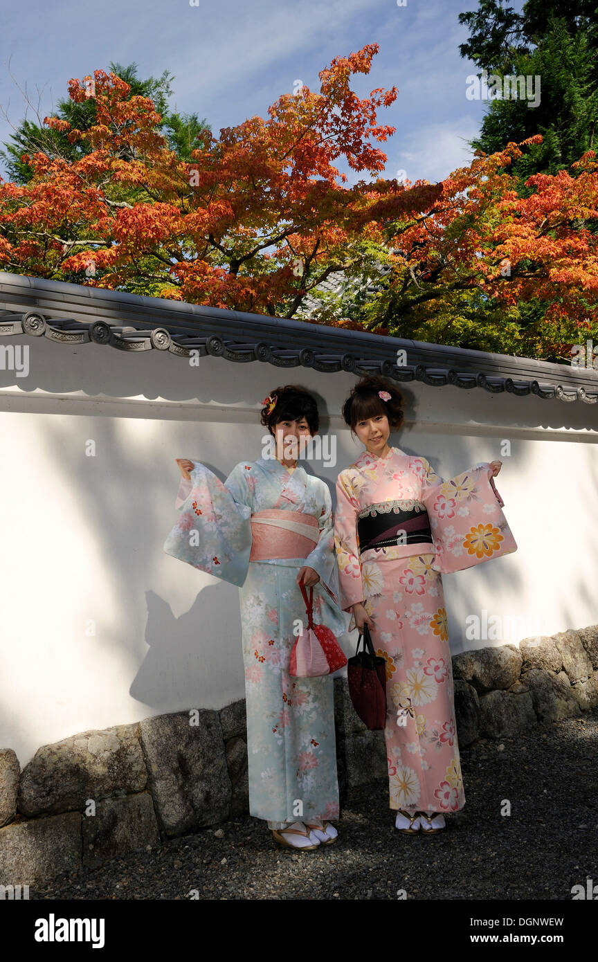 Japanese kimonos female hi-res stock photography and images - Alamy