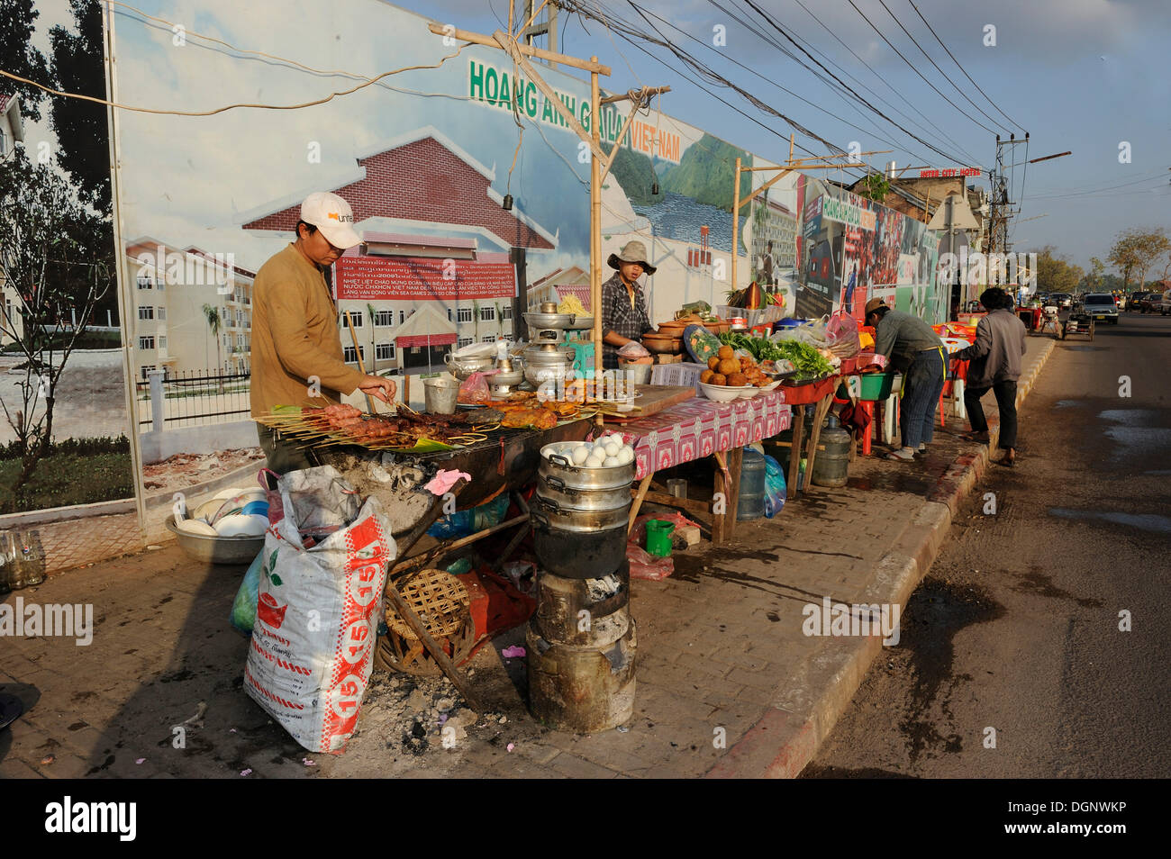 Vietnamese signs hi-res stock photography and images - Alamy