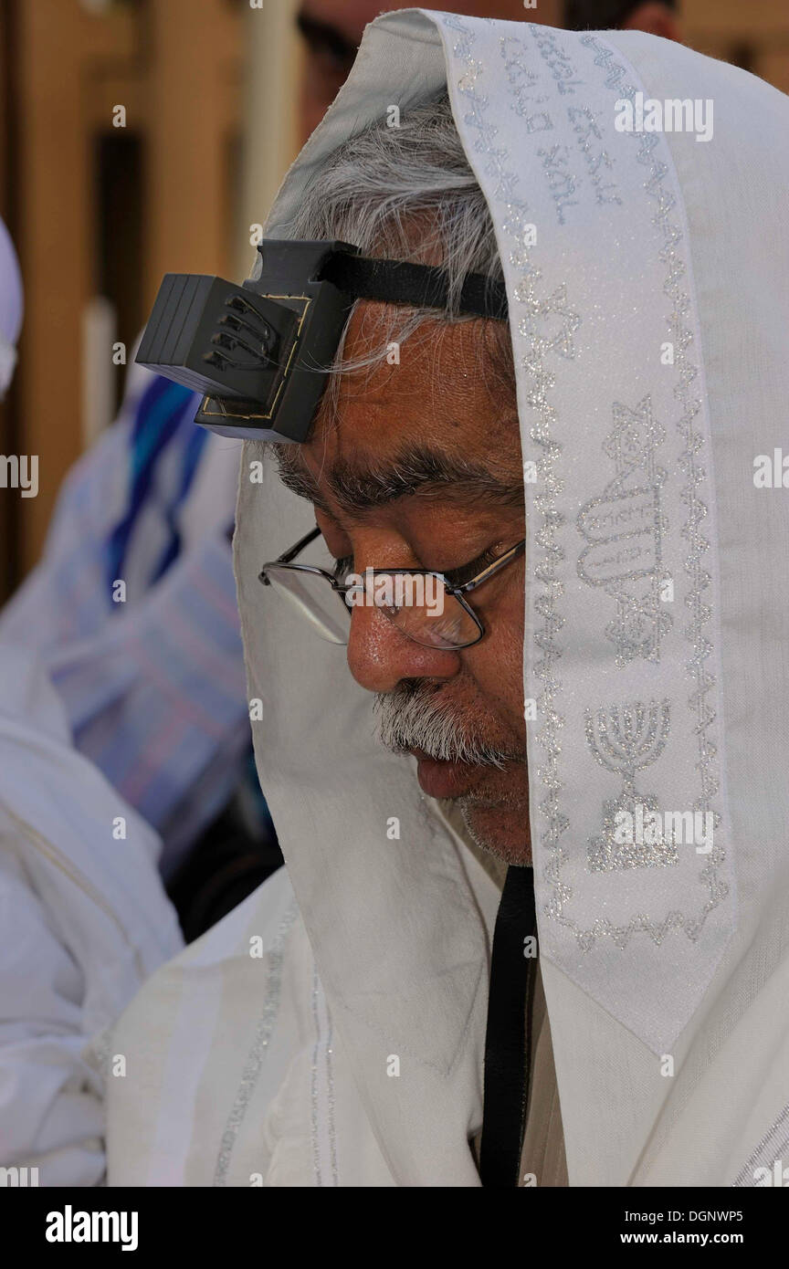 Arm or head tefillin hi-res stock photography and images - Alamy