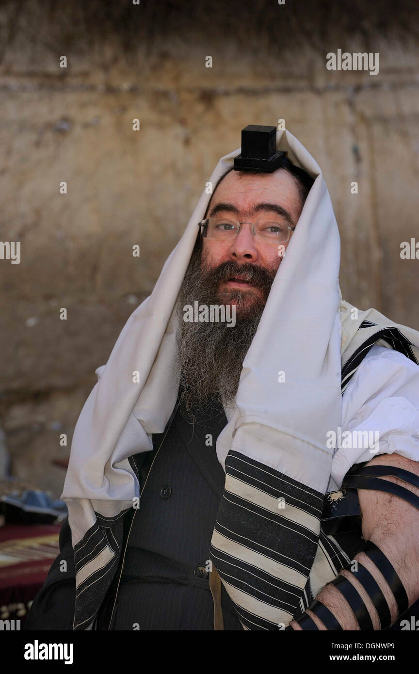 Jewish prayer shawl hi-res stock photography and images - Alamy
