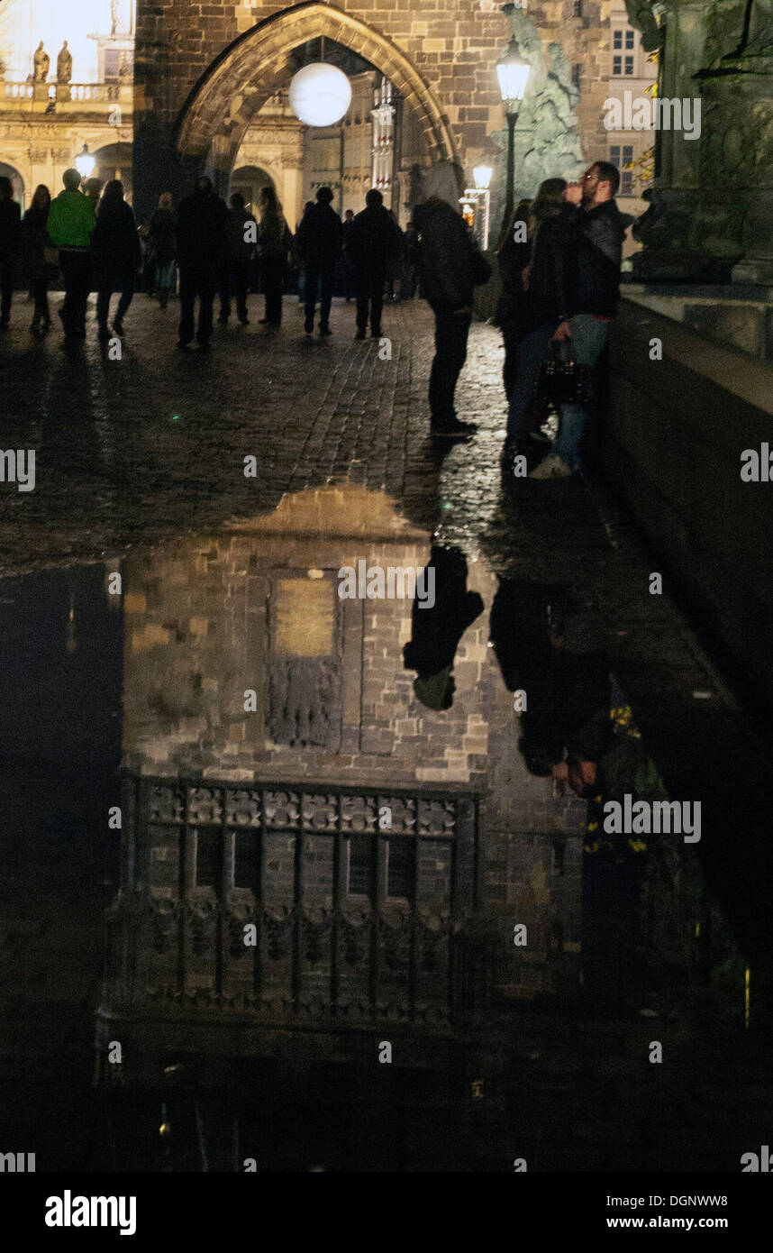 Charles Bridge, tourists Stock Photo - Alamy