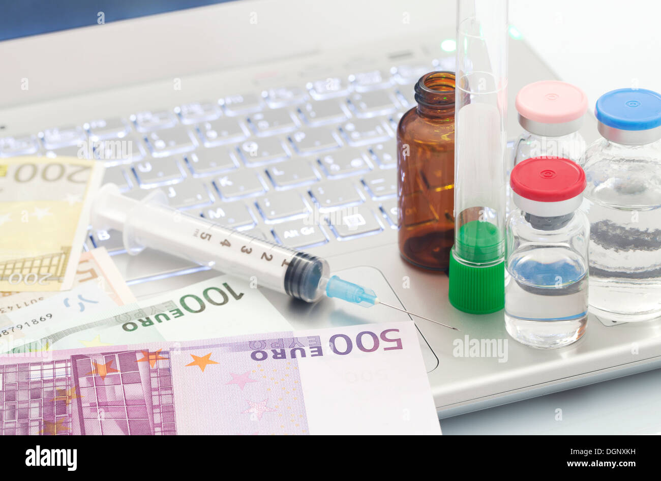 Pharmaceutical research hi-res stock photography and images - Alamy