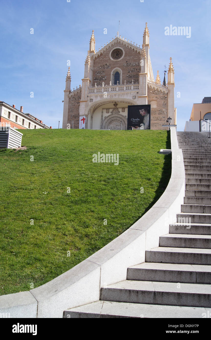 Leading lines to church hi-res stock photography and images - Alamy
