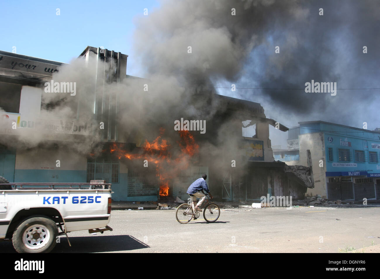 Burning buildings hi-res stock photography and images - Alamy