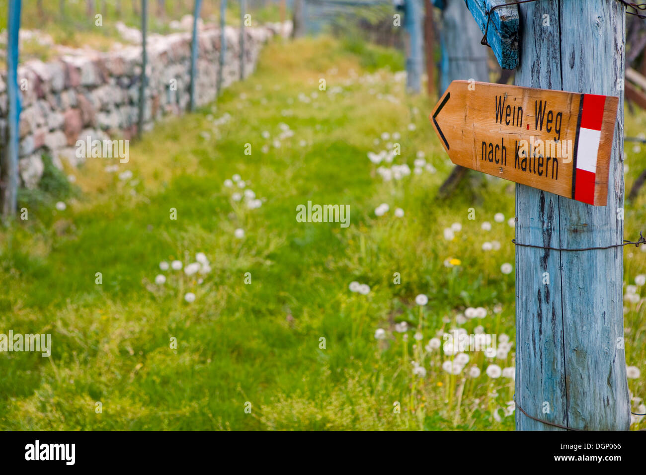 Wine trail signs hi-res stock photography and images - Alamy