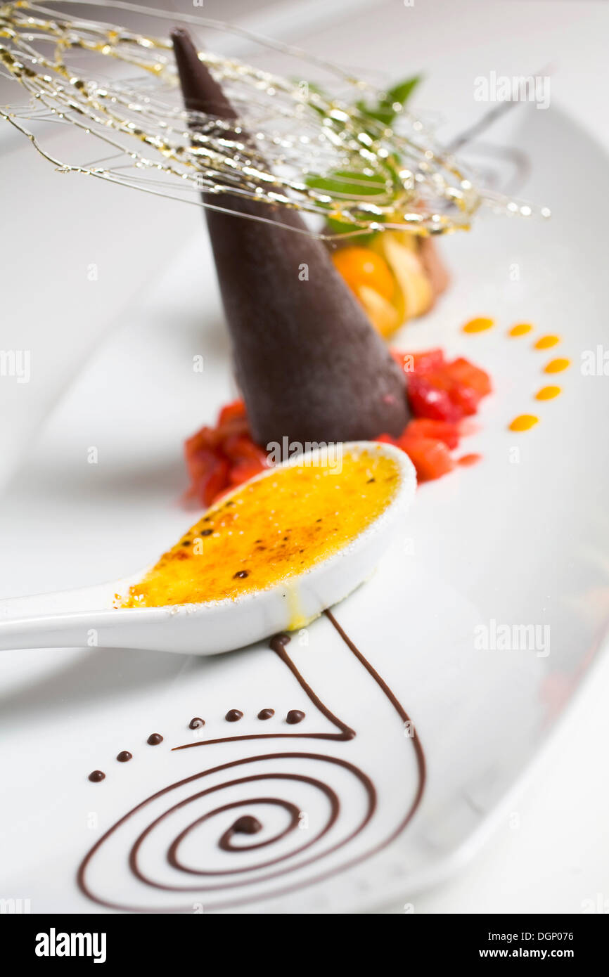 Decorative chocolate plates hi-res stock photography and images - Alamy