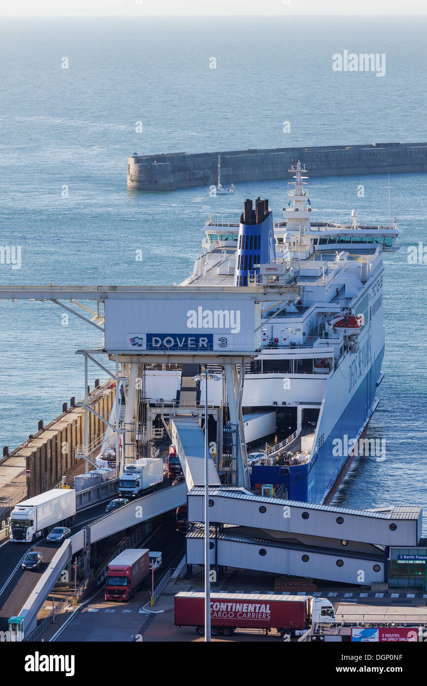 Dover ferry hi-res stock photography and images - Alamy