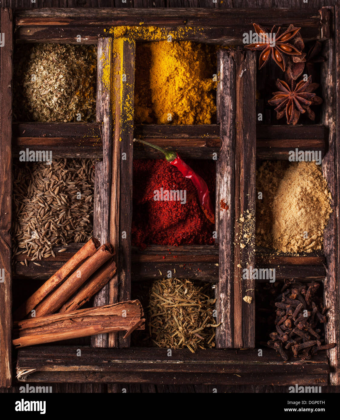 Top view on mix of spices in old wooden box Stock Photo - Alamy