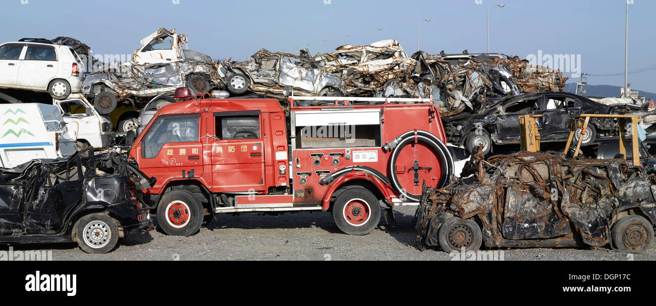 Japanese tsunami cars hi-res stock photography and images - Alamy