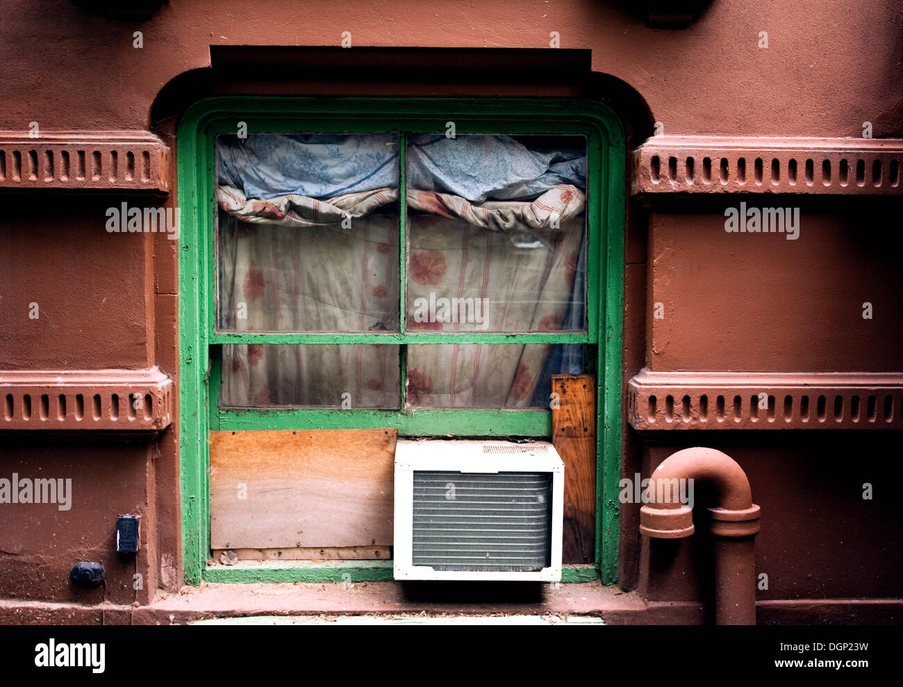 House windows broken usa hi-res stock photography and images - Alamy
