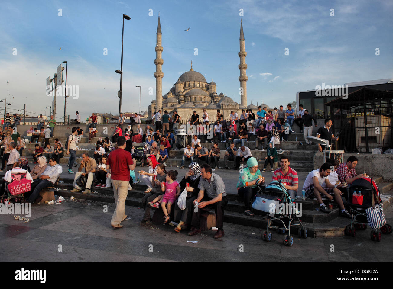 Istanbul, Turkey, colorful life before the New Mosque Stock Photo - Alamy