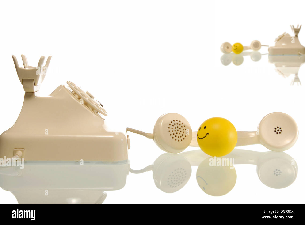 Two smileys speaking to each other on the phone, symbolic image for ...