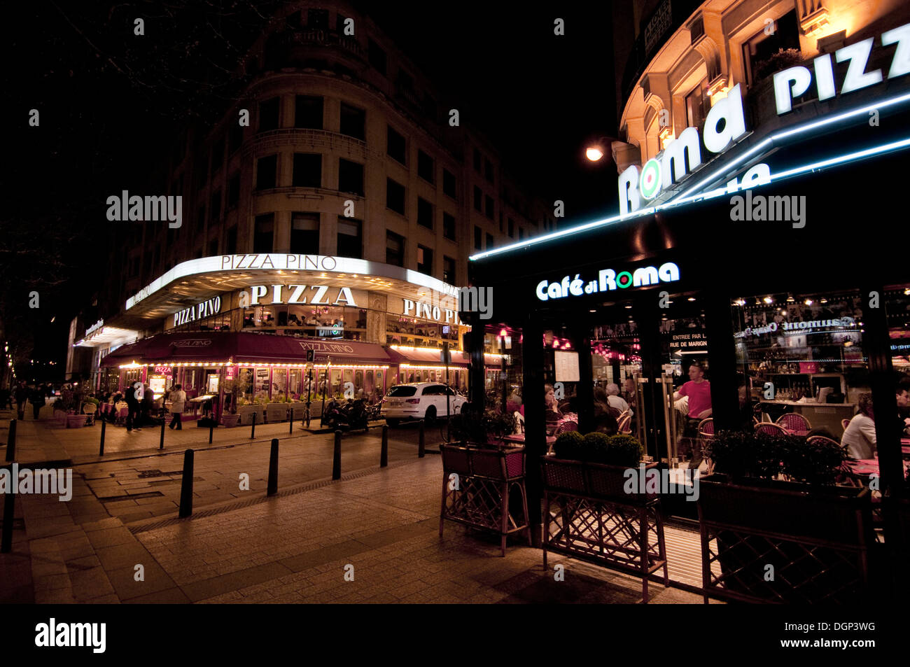 Restaurants at night Stock Photo - Alamy