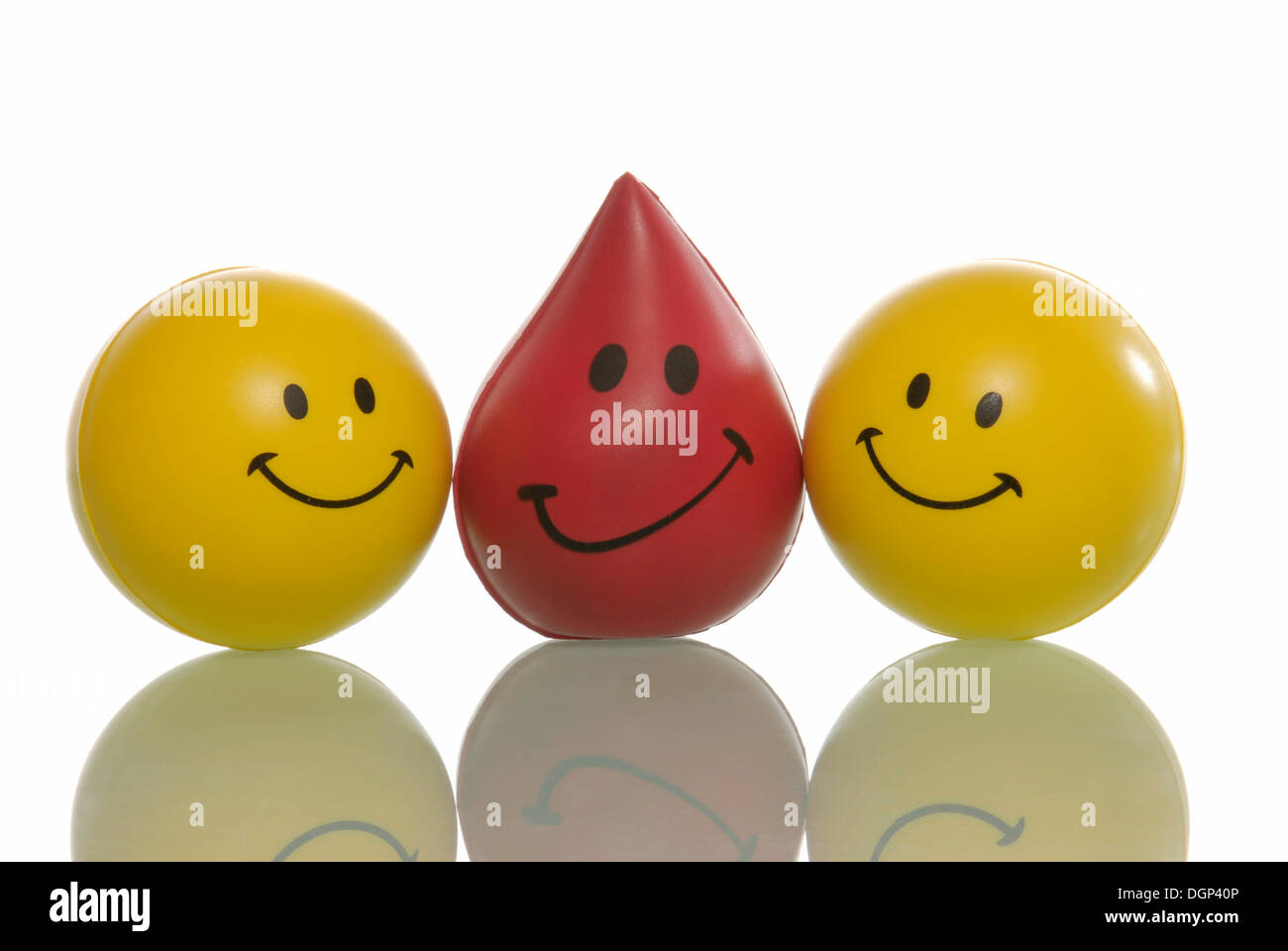Two yellow smileys supporting a shapeless red smiley between them ...