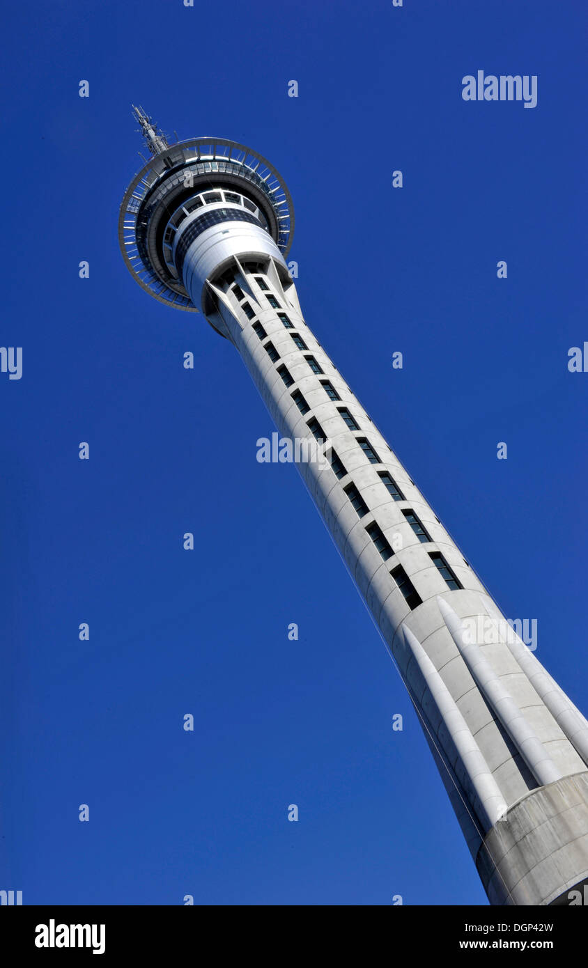 Auckland telecommunication towers hi-res stock photography and images ...