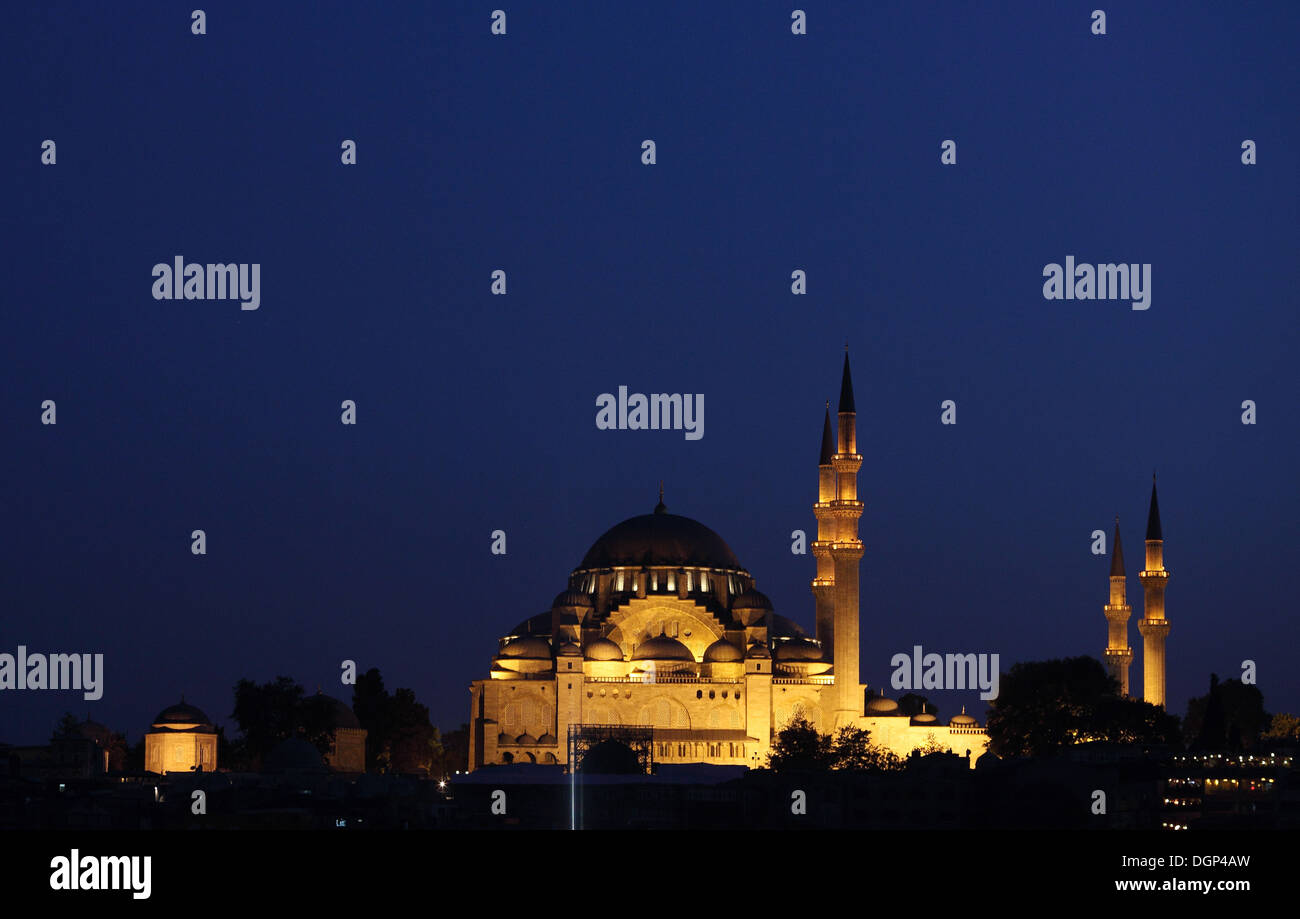 Istanbul, Turkey, the Süleymaniye Mosque at night Stock Photo - Alamy
