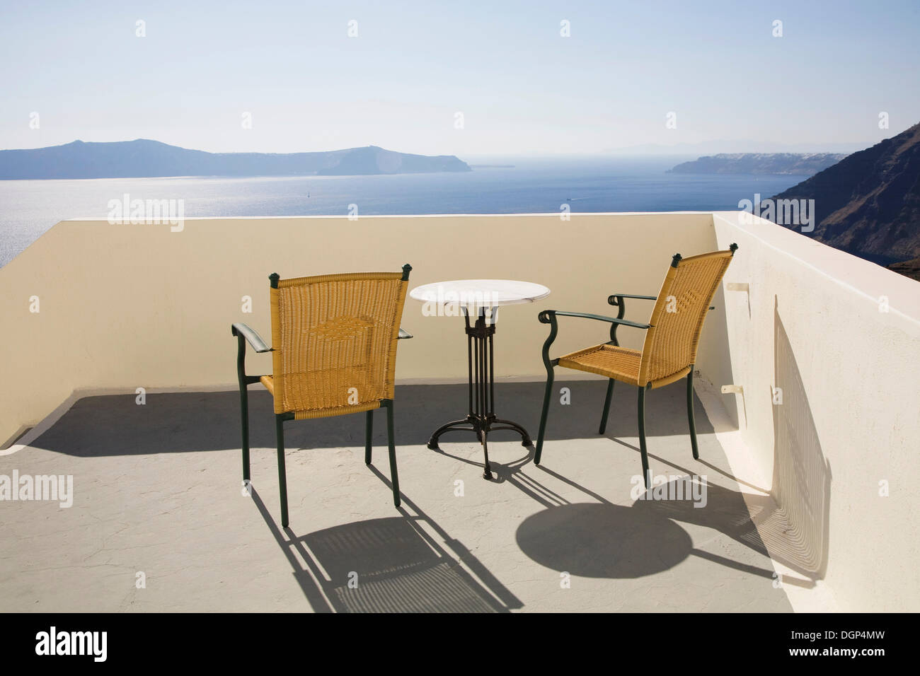 Outdoor terrace table chairs hi-res stock photography and images - Alamy