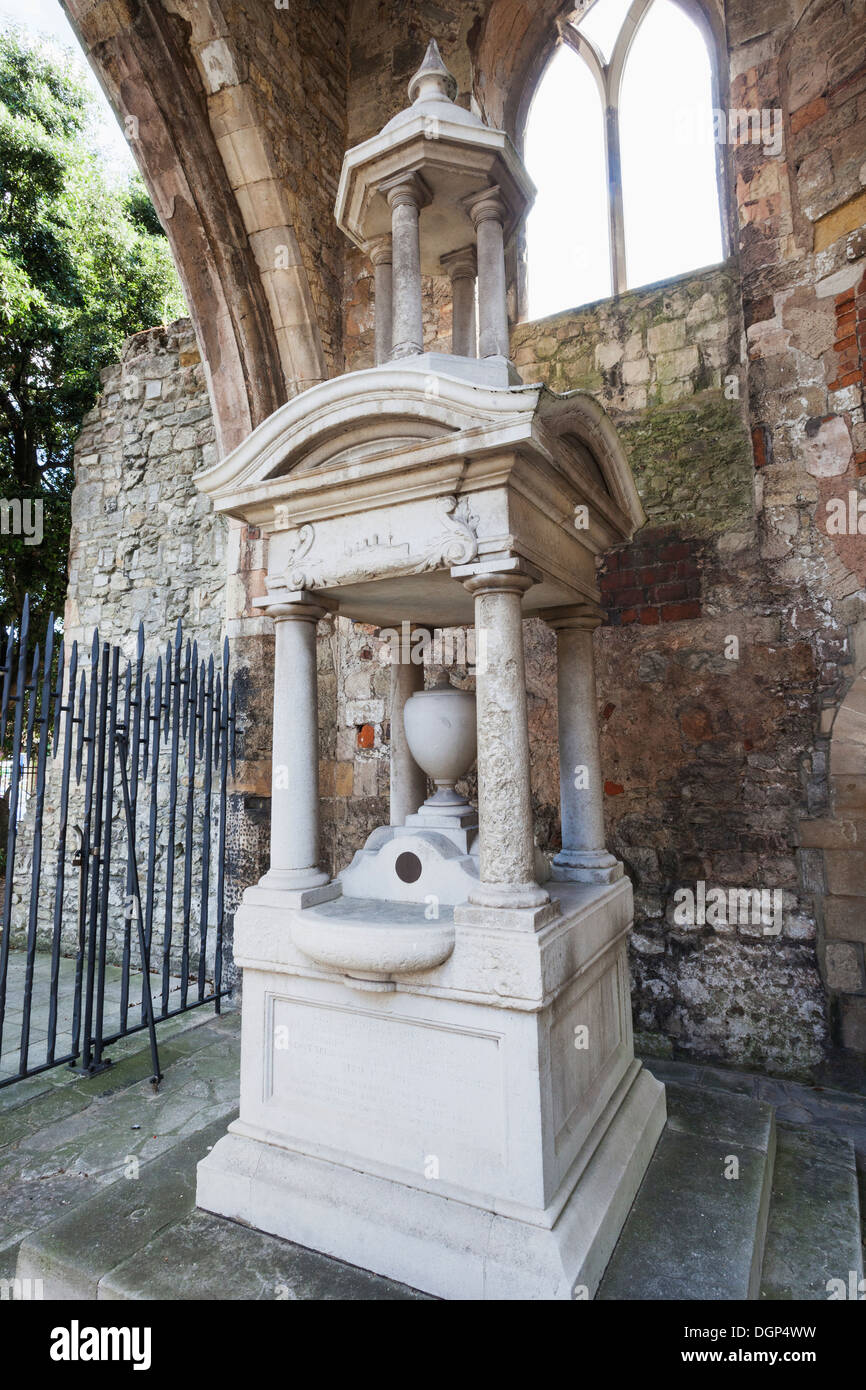 England, Hampshire, Southampton, Holy Rood Church, Titanic Memorial ...