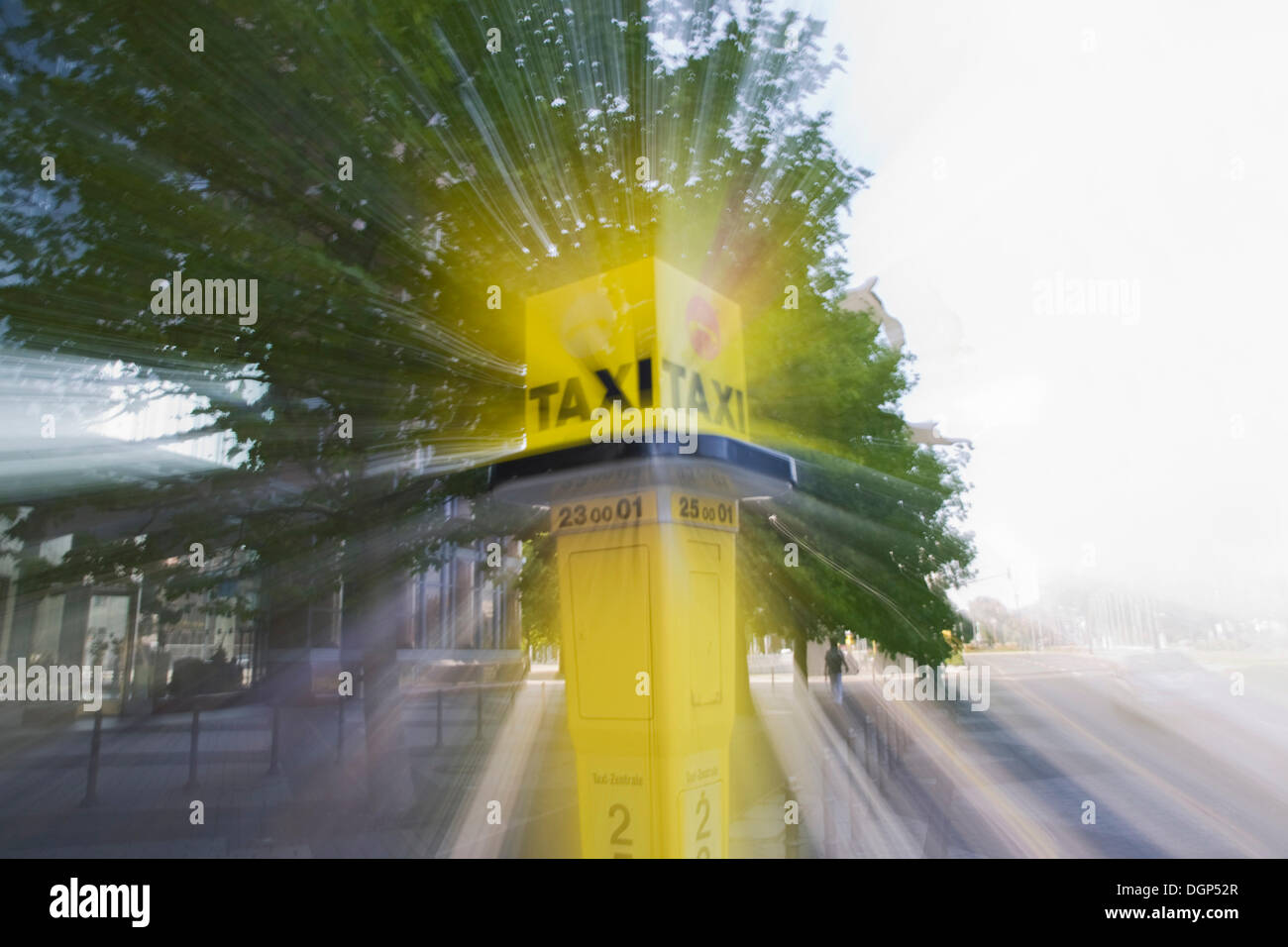 Taxicab stands hi-res stock photography and images - Alamy