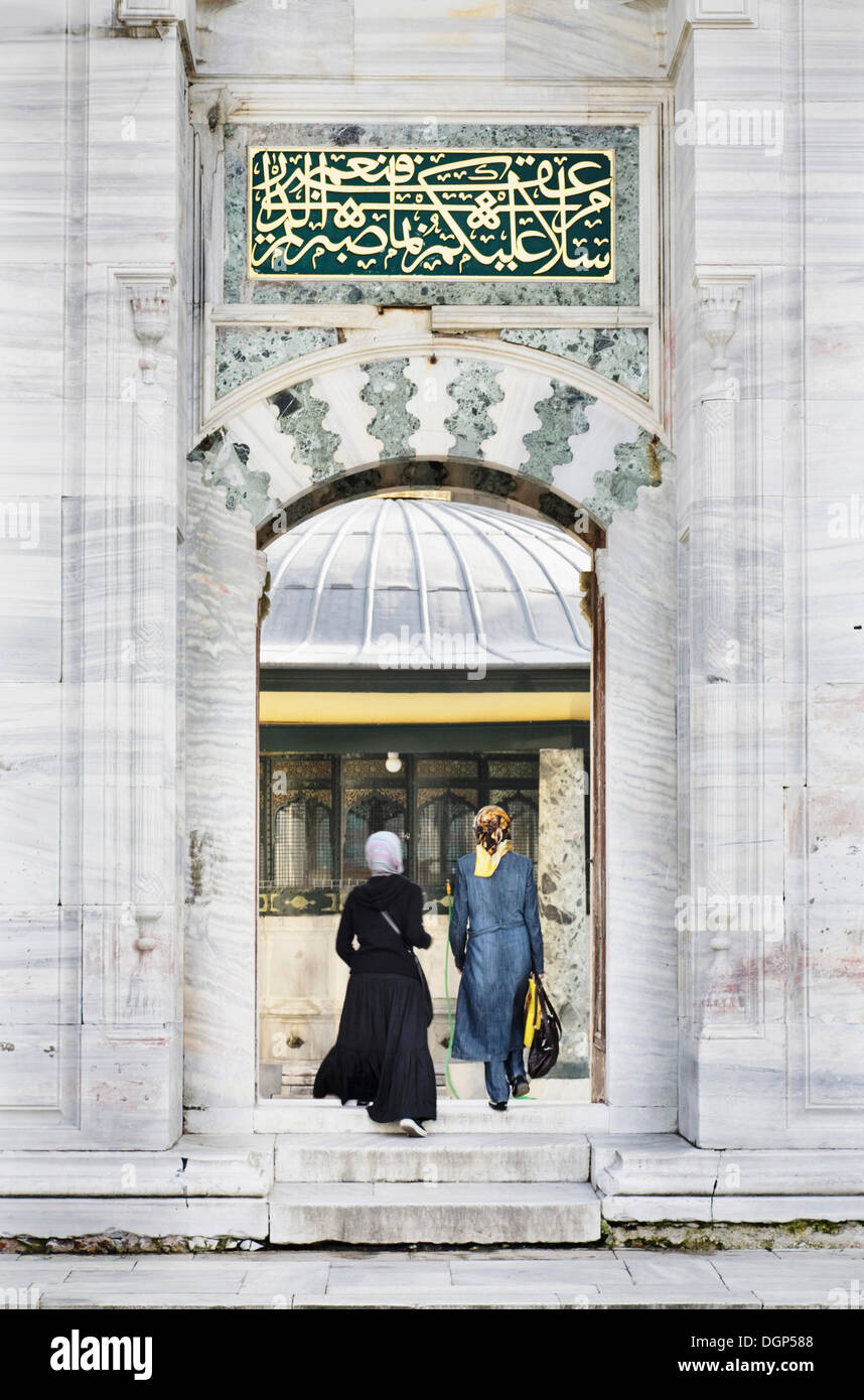 Entering mosque hi-res stock photography and images - Alamy
