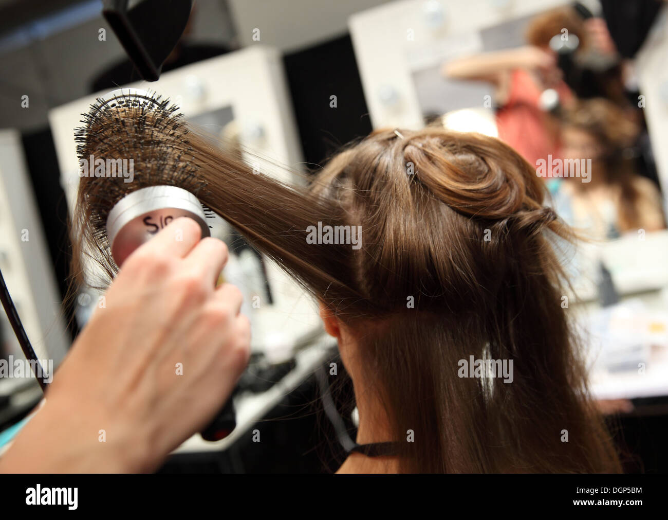 Styling models hi-res stock photography and images - Alamy