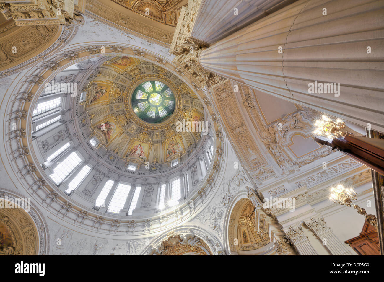 Dome and columns hi-res stock photography and images - Alamy