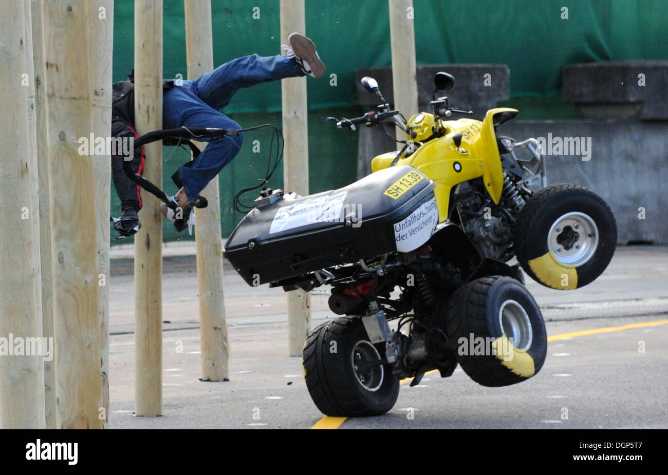Crash test car dummy hi-res stock photography and images - Alamy