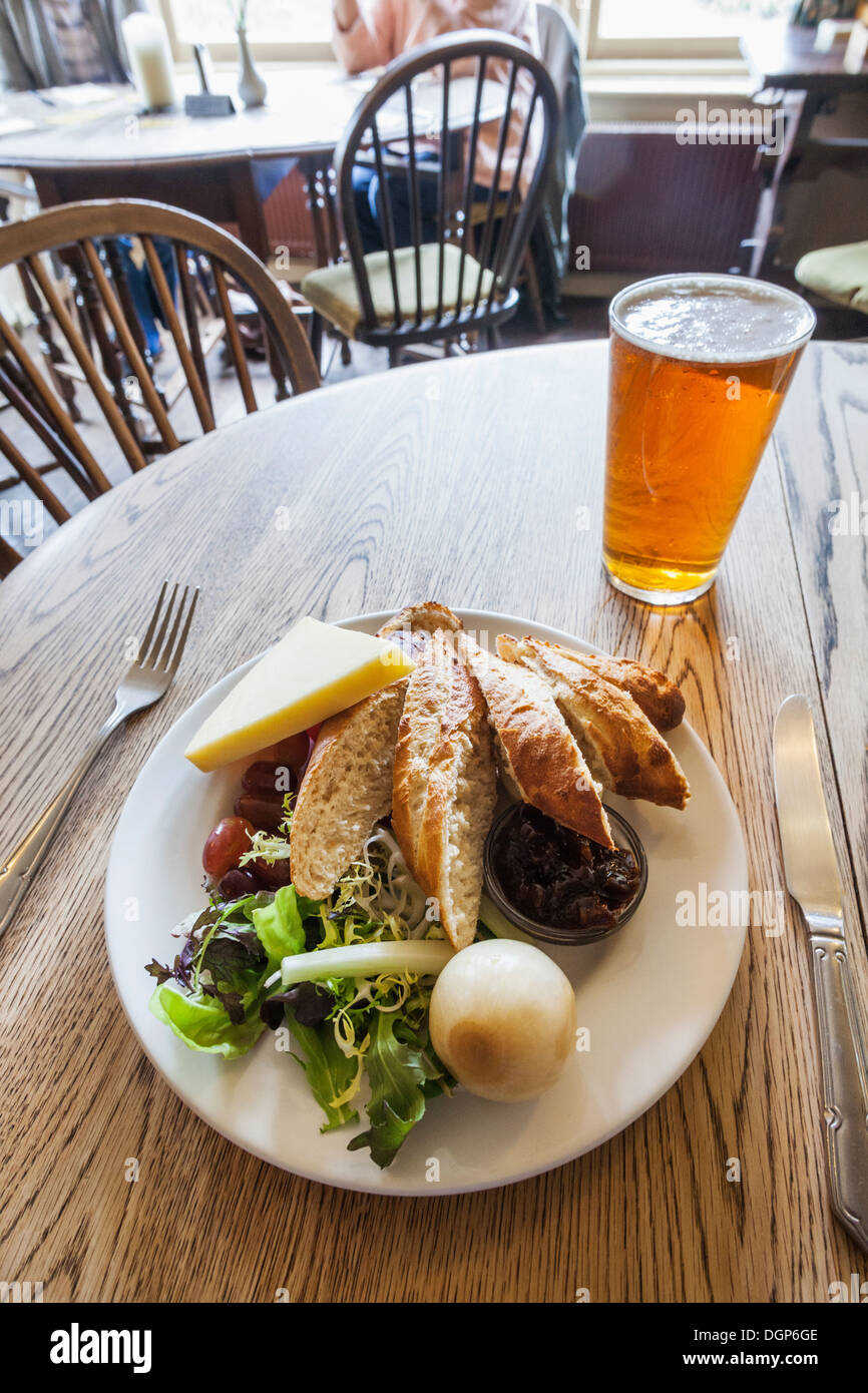 Traditional ploughmans lunch hi-res stock photography and images - Alamy