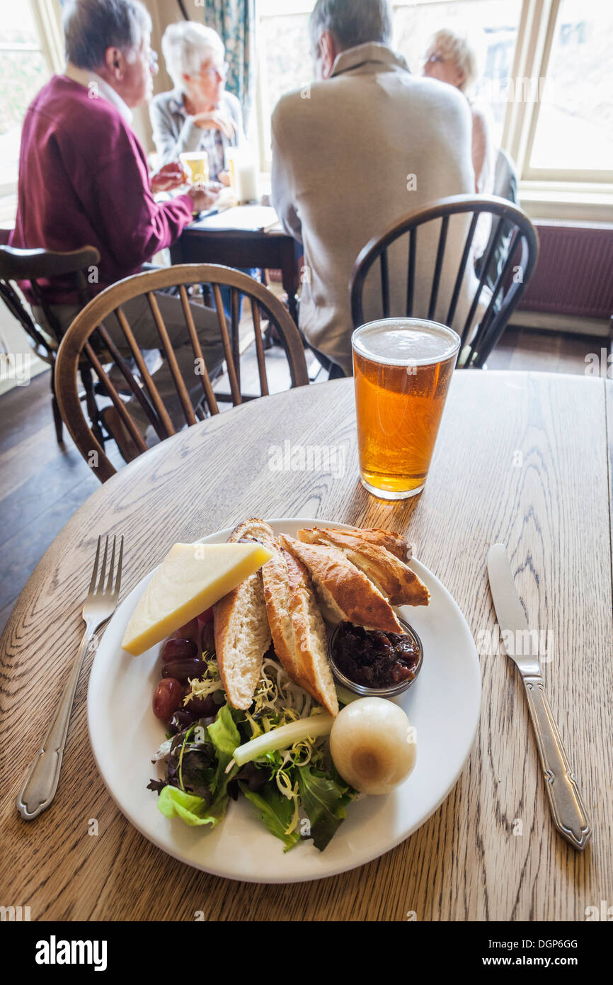 Ploughmans lunch uk hi-res stock photography and images - Alamy