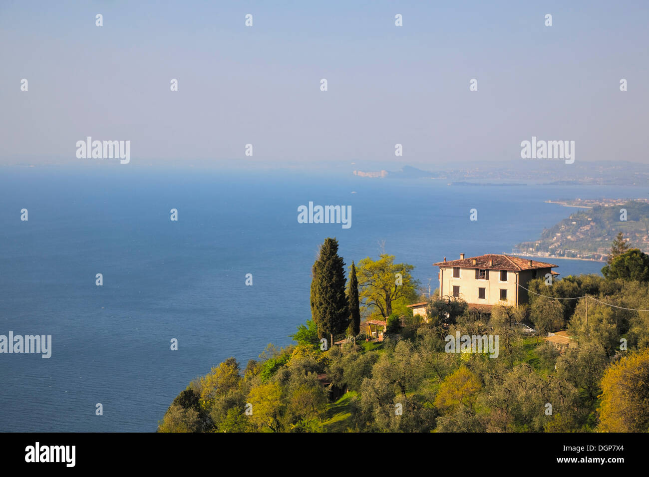 House over the lake hi-res stock photography and images - Alamy