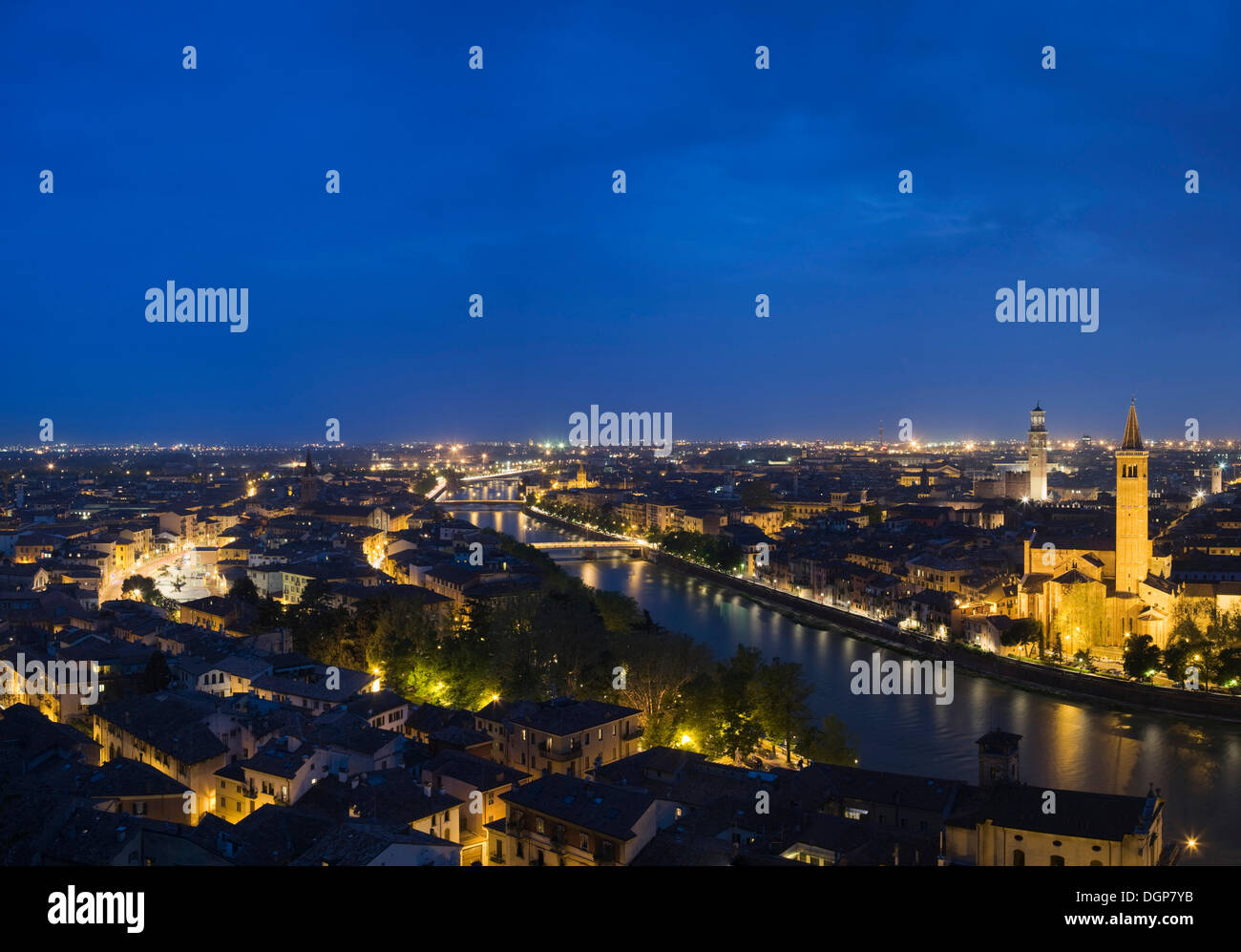 Nighttime verona italy hi-res stock photography and images - Alamy