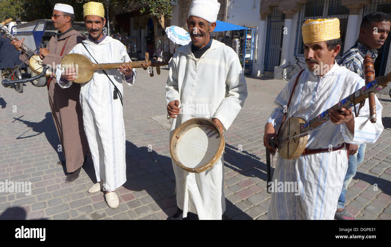 Berber musicians hi-res stock photography and images - Alamy