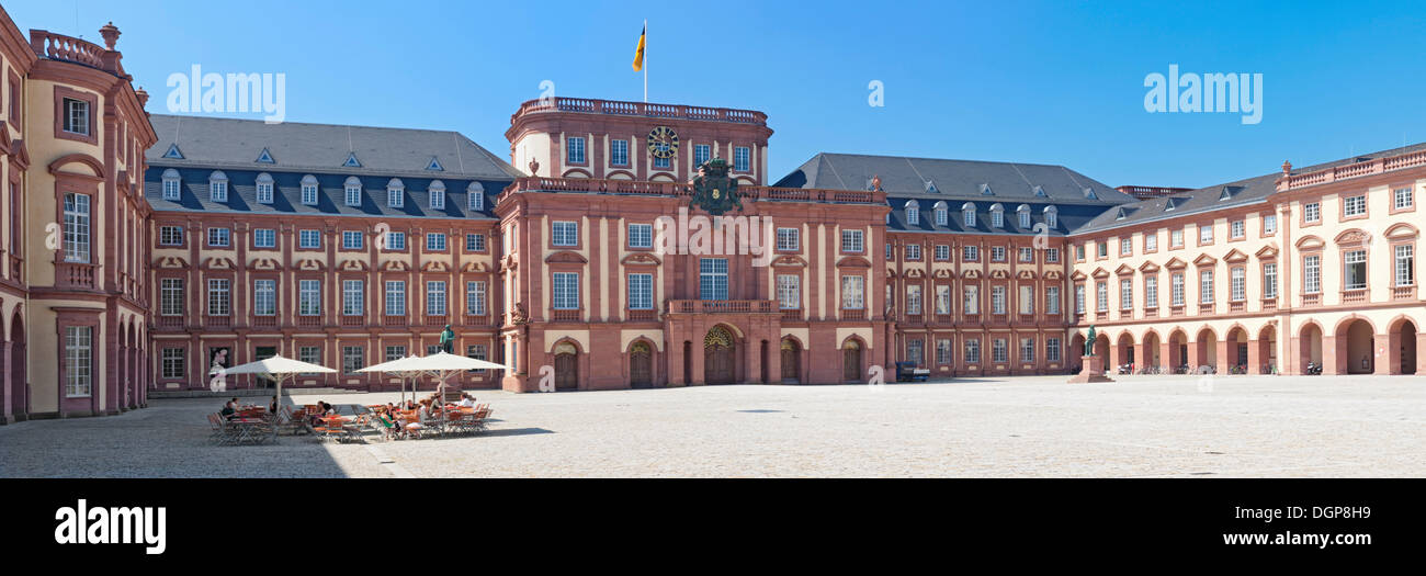 Schloss Mannheim royal palace, Mannheim, Baden-Wuerttemberg Stock Photo ...
