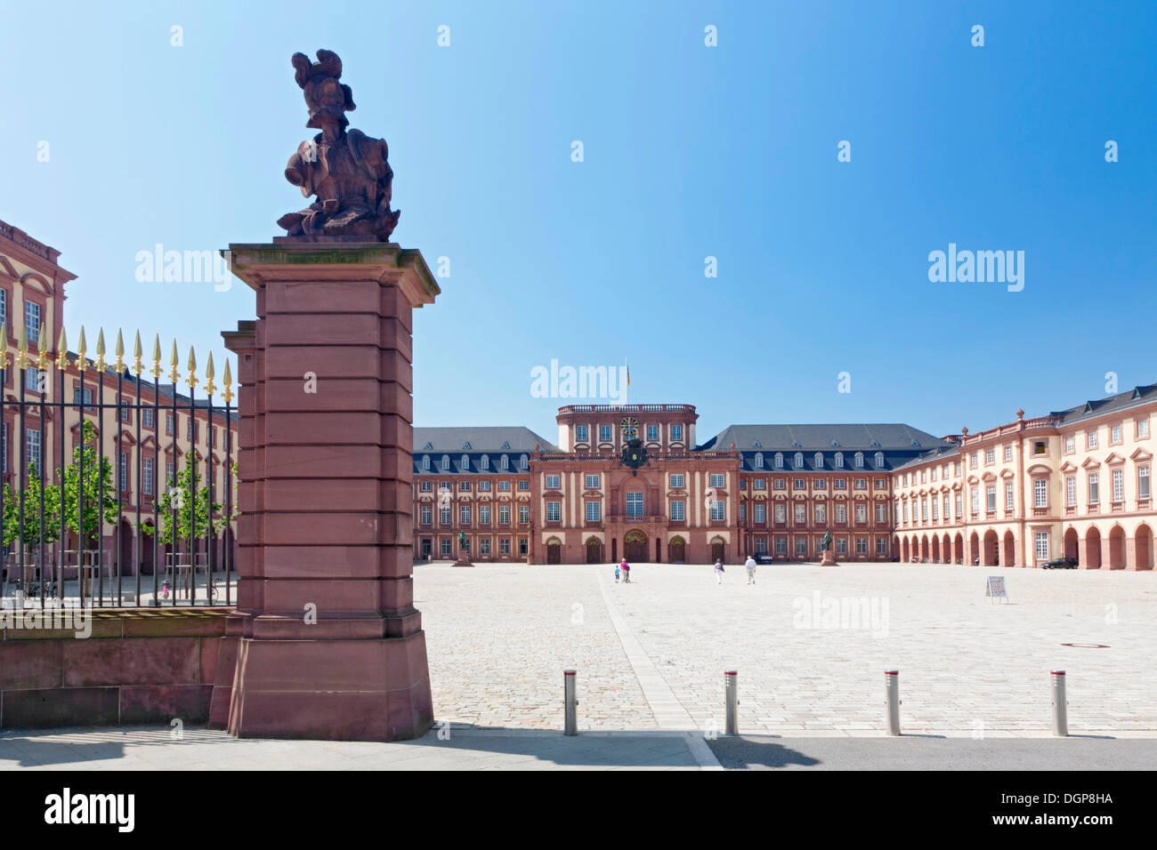 Schloss Mannheim royal palace, Mannheim, Baden-Wuerttemberg Stock Photo ...