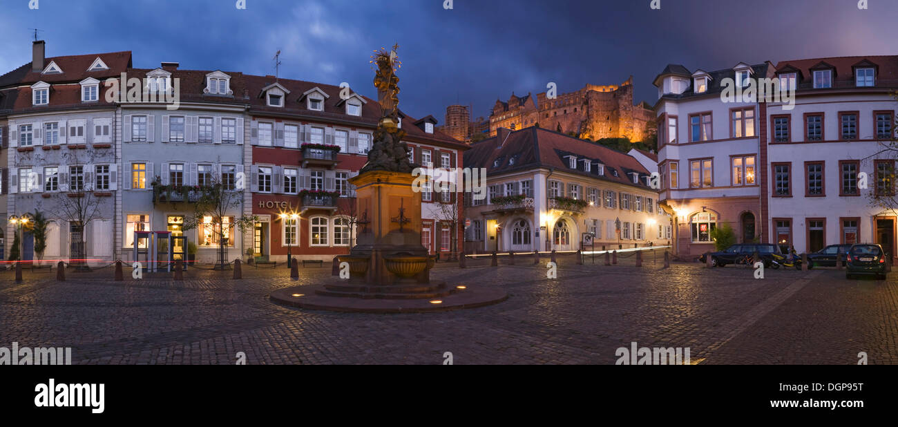 Kornmarkt square with the castle ruins, Heidelberg, Baden-Wuerttemberg ...