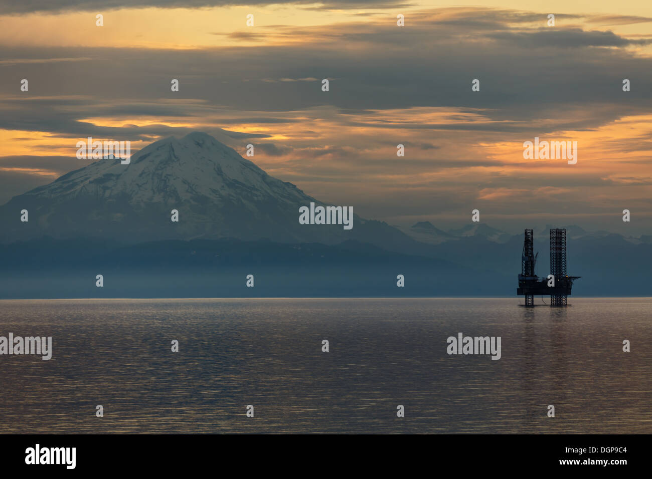 Alaska offshore oil rig hi-res stock photography and images - Alamy