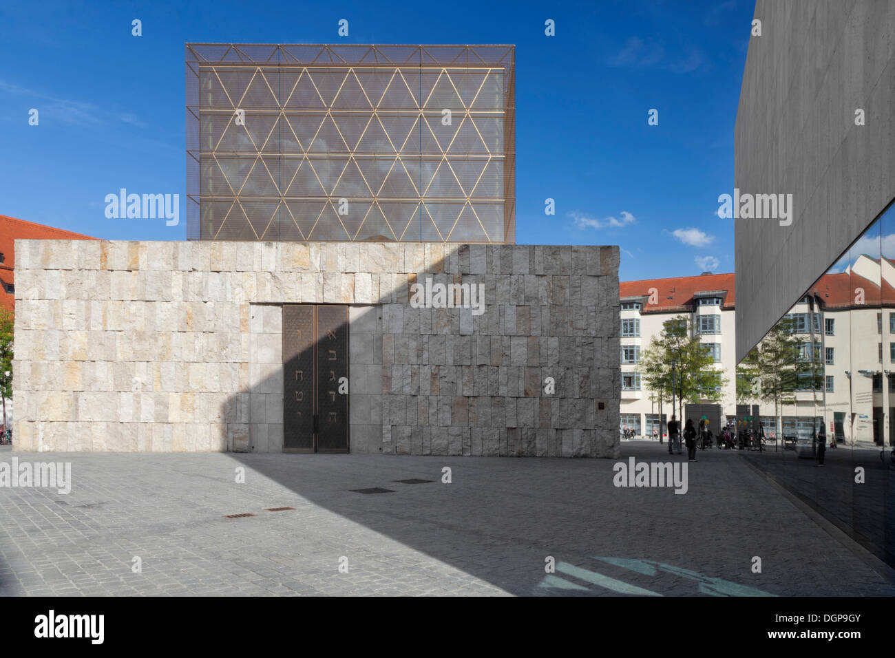 Jewish Centre on Jakobsplatz square with Ohel Jakob Synagogue, Munich ...