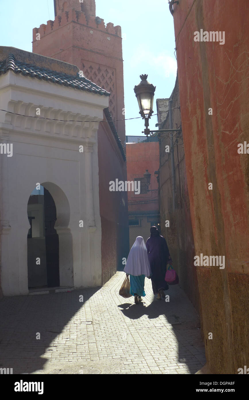 Morocco marrakesh women walking in hi-res stock photography and images ...
