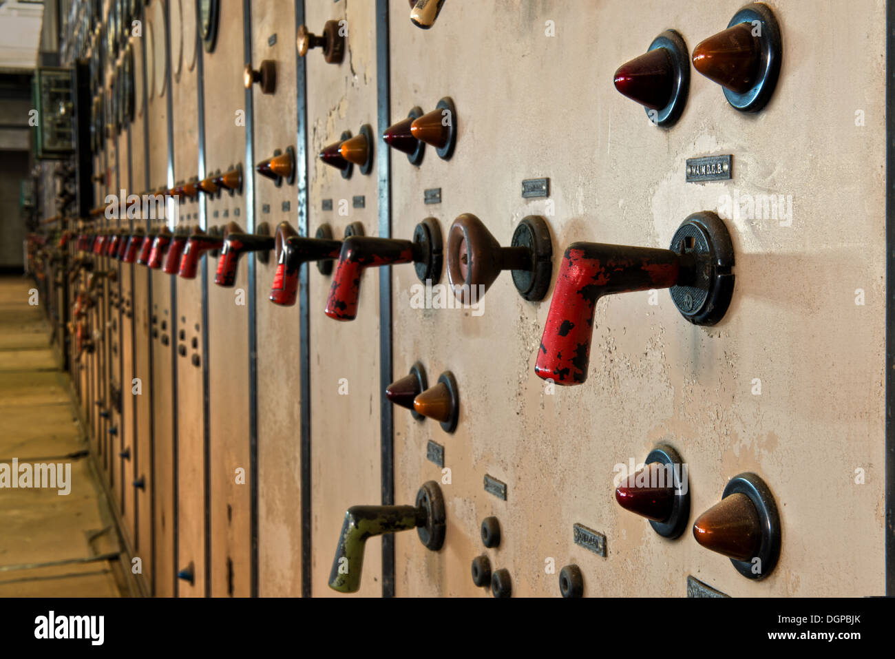 1930s control room hi-res stock photography and images - Alamy