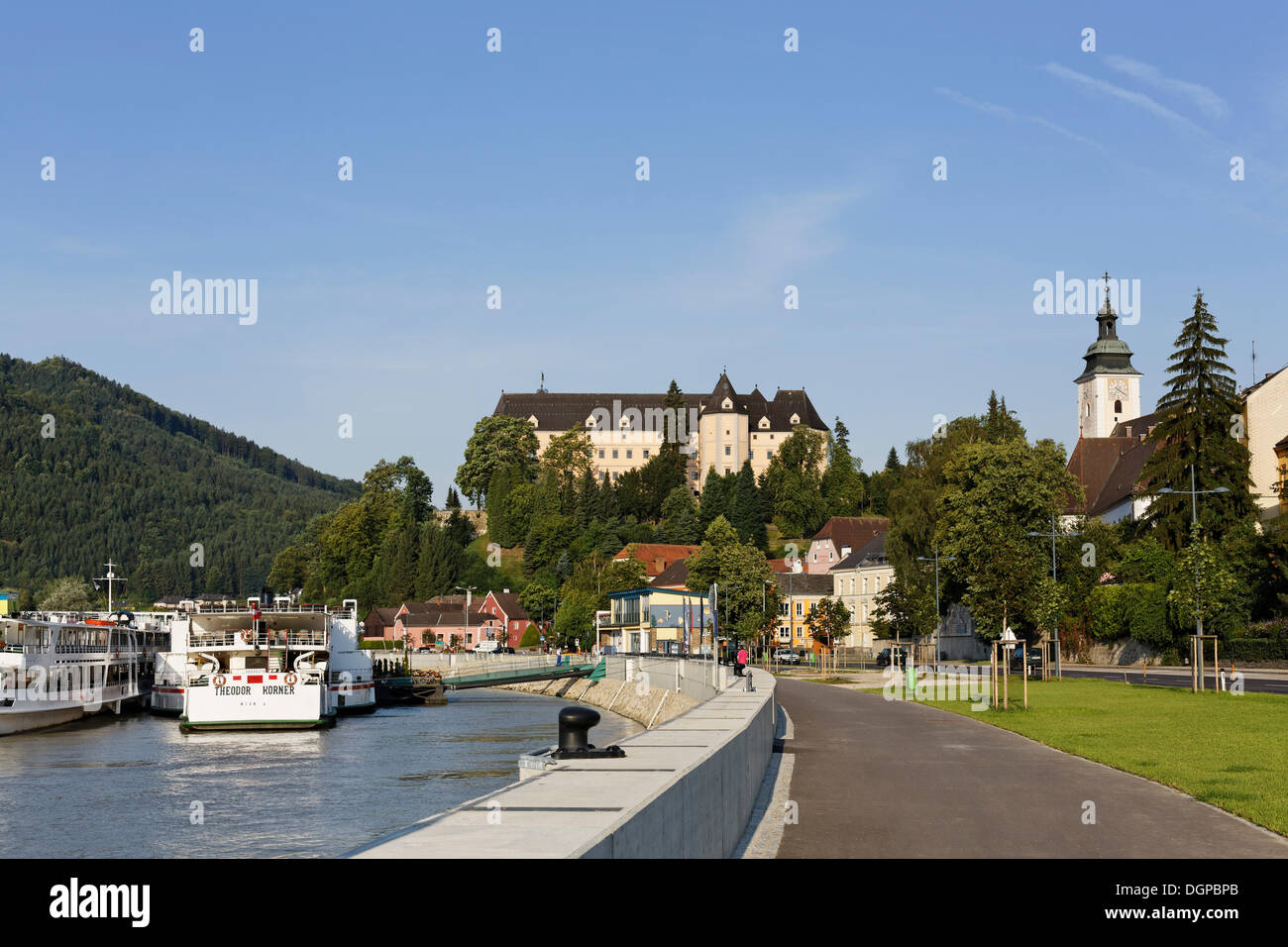 Danube river, Greinburg Castle and Donaulaende park with floodwalls ...