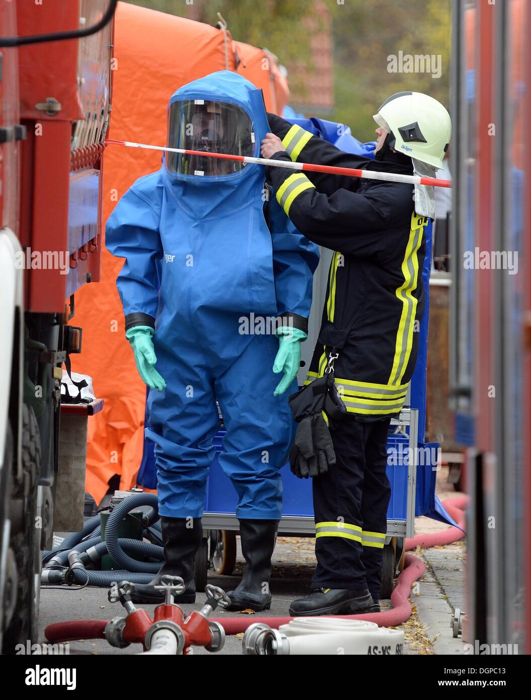 Protection from chemical weapons hi-res stock photography and images ...