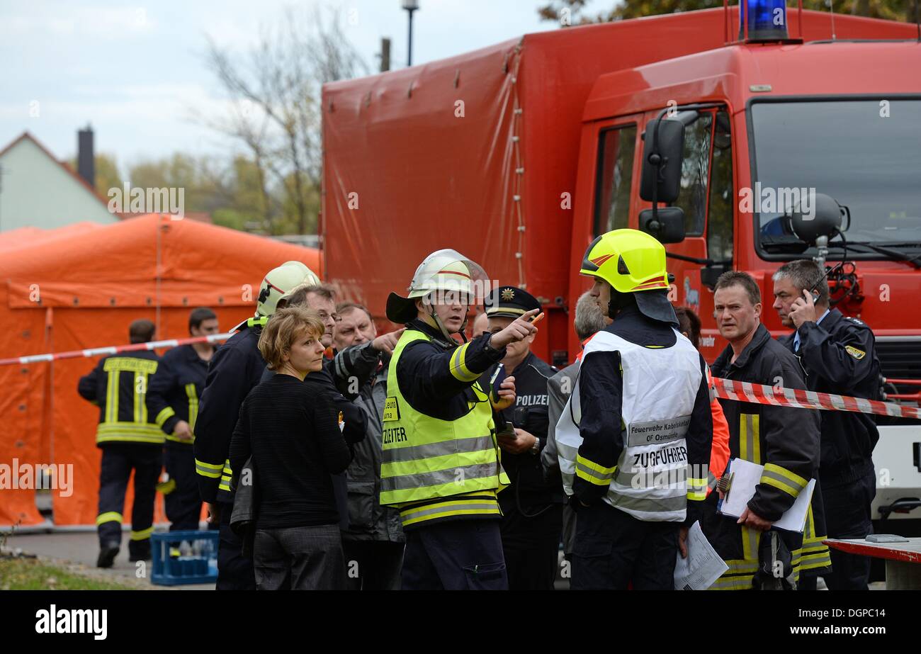 Protection from chemical weapons hi-res stock photography and images ...