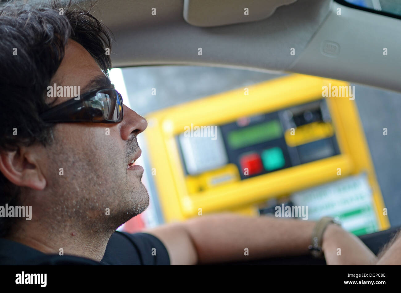 Young man using parking machine Stock Photo - Alamy
