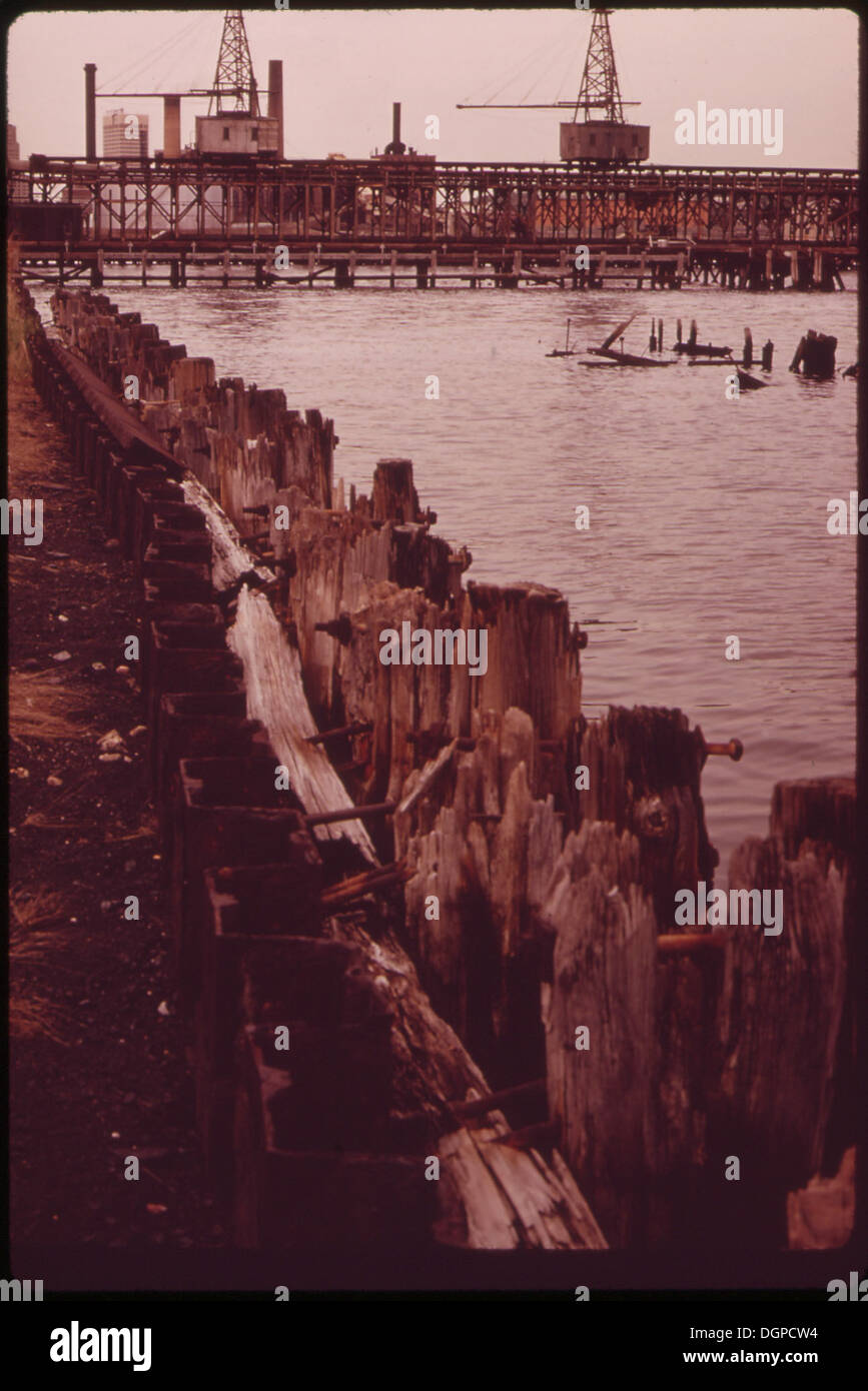 Old dock on river hi-res stock photography and images - Alamy
