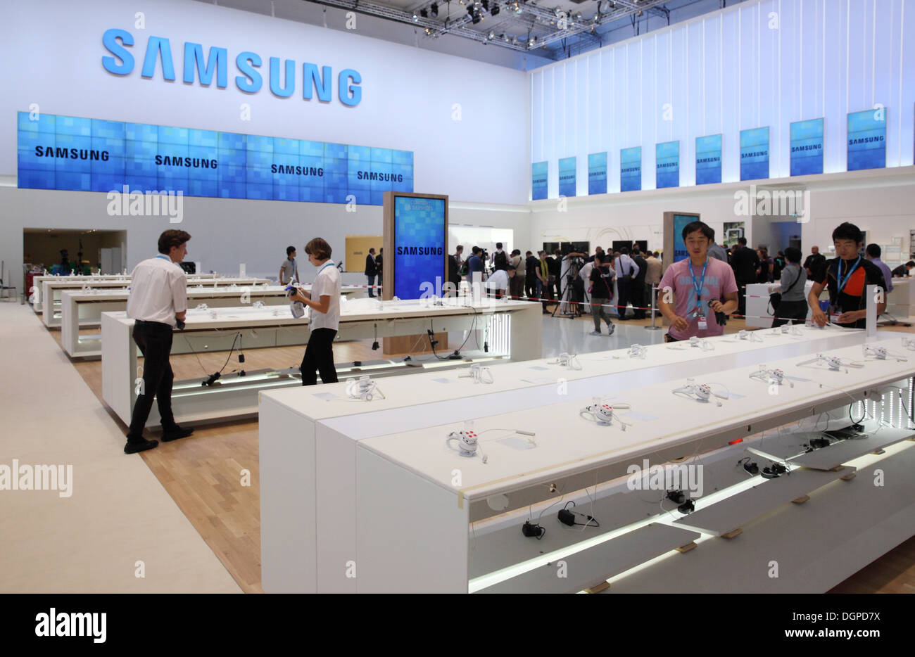 Setting up booth hi-res stock photography and images - Alamy