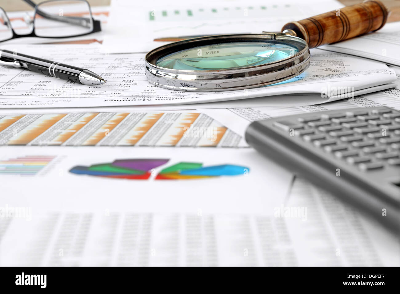 Accounting table hi-res stock photography and images - Alamy