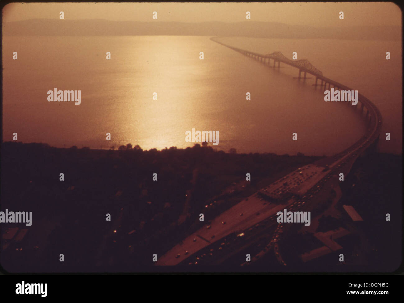 The Tappan Zee Bridge, spanning the Hudson River between Tarrytown, New ...