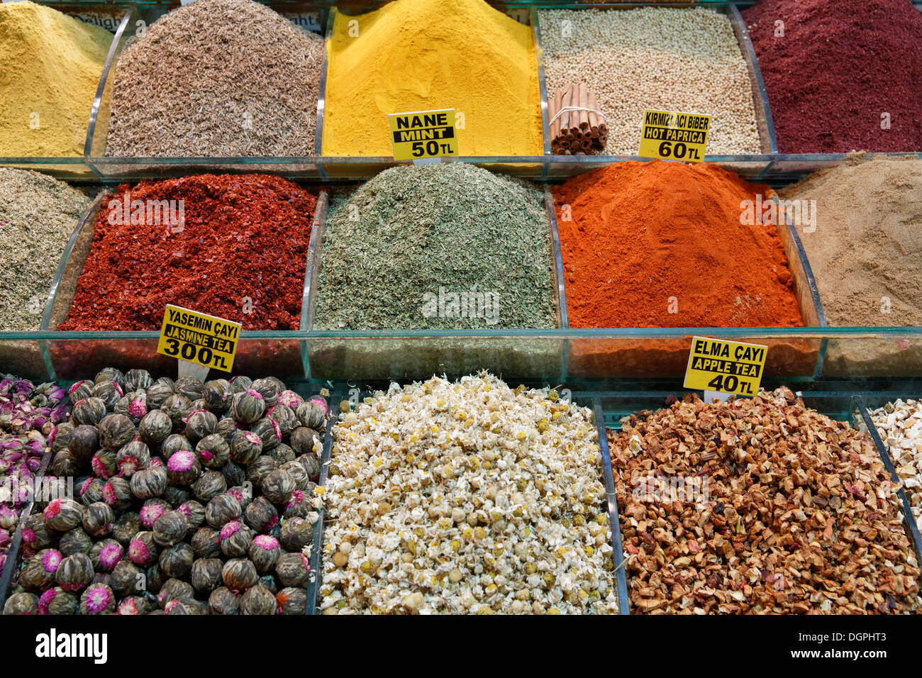Istanbul egyptian market spices hi-res stock photography and images - Alamy
